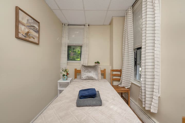 Spacious 8 Bedroom Apartment In Revere - Lynn, MA