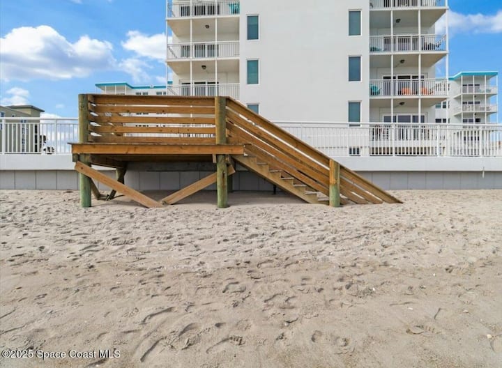 Seaside Bliss 2br Condo - Satellite Beach, FL