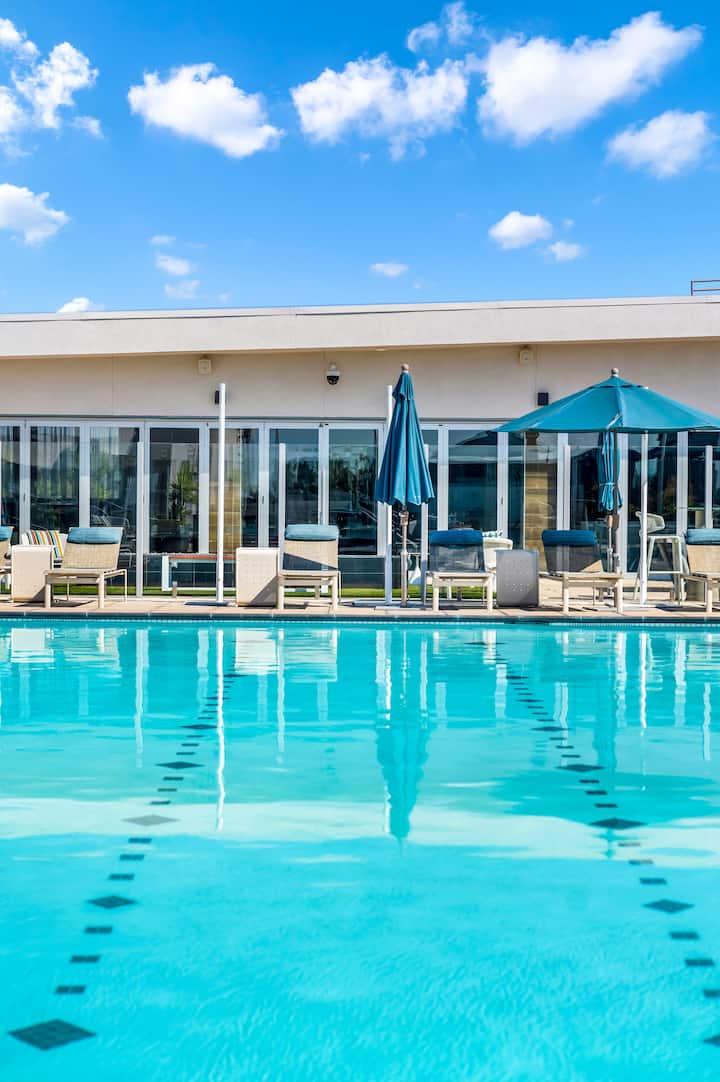 The Madisen® - Designer 1br W/ King Bed, Gym, Pool - Orange County, CA