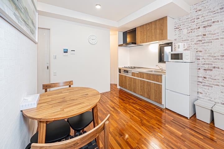 Prime Location Near Shinjuku! Spacious 35sqm 1br - Shinjuku City
