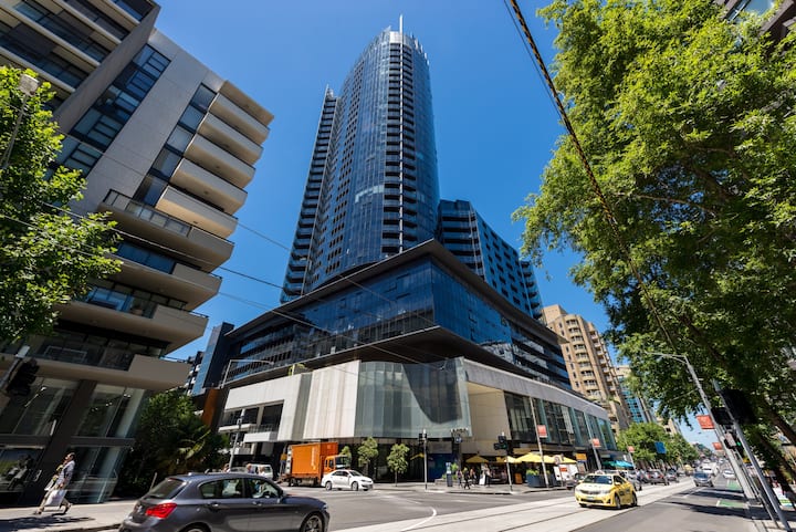 Amazing Two Bedroom Apartment With Balcony - Ivanhoe