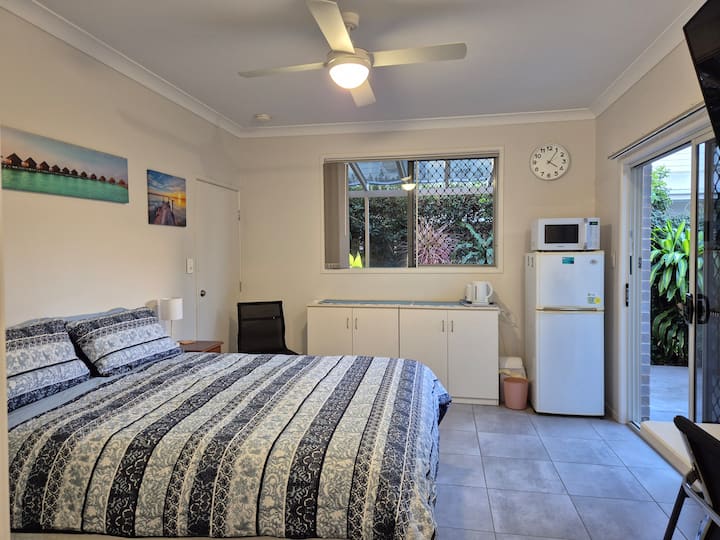 Julian Lodge Studio - Maroochydore
