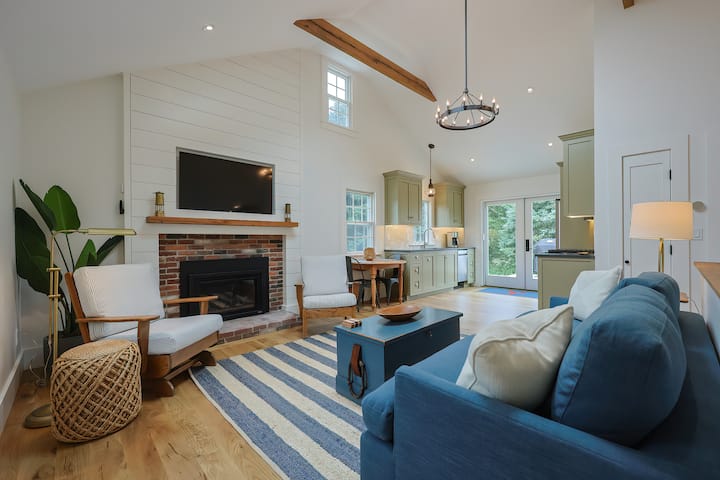 Steps To Rock Harbor, Fully Renovated Cottage - Eastham, MA
