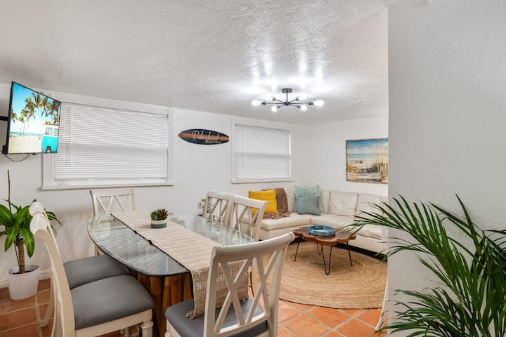 Robinhood Beach Villa Near Siesta Key! No Damage! - Sarasota, FL