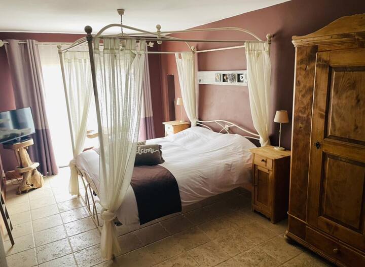 Chambre Double Queen Avec Bain à Remous - Durbuy