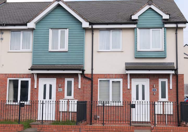 Central Getaway House With Parking, Wi-fi & Garden - 斯塔福德