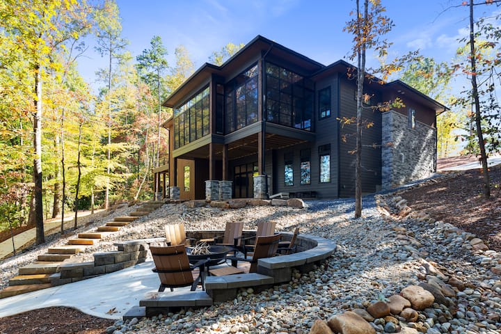 Spacious 5-bed Lake Keowee Retreat - Seneca, SC