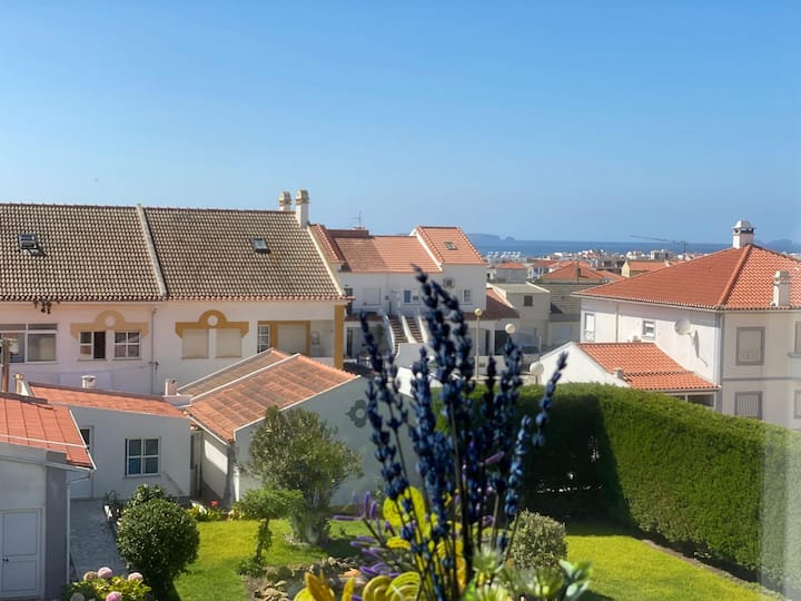 Seaside Retreat With Terrace In Baleal - Ferrel