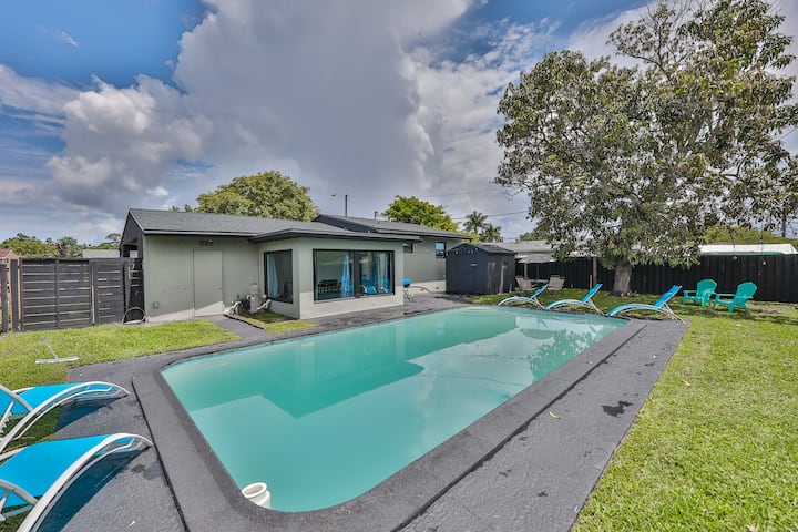 Miami Cruise House - Dania Beach, FL