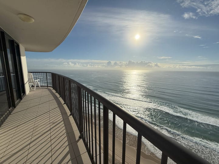 Surfers Aquarius Apartments Beach Front Level 37 - Broadbeach