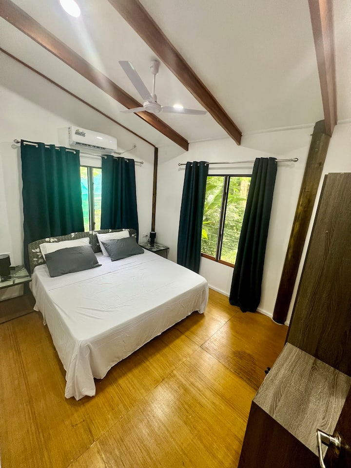 Maui Creek Bures - Caginitoba Bure By The Creek - Fiji