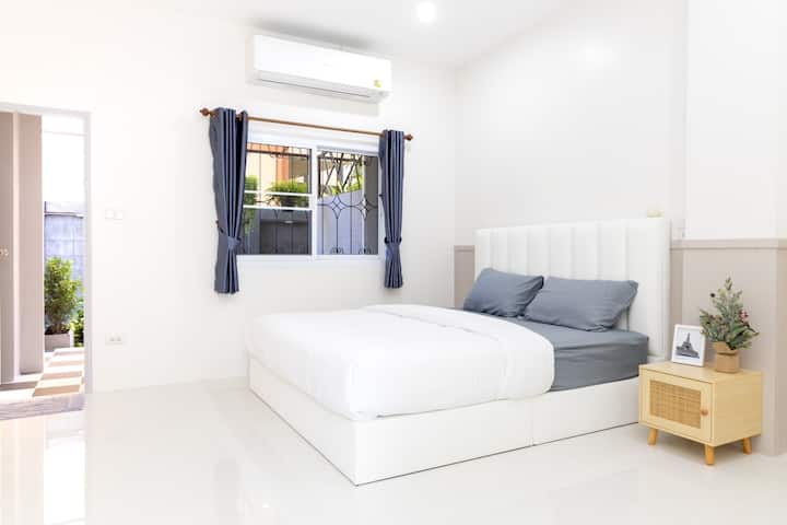 บ้านพ่อกับแม่Byทองนาคอพาร์ตเมนต์ Delux Garden - Pattaya