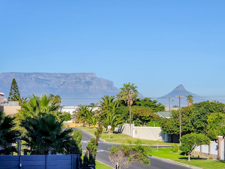 Cc3. Spacious Beach Apt. 2bed/2bath. - Cape Town