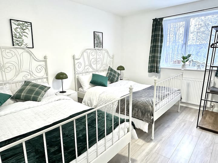 4b4b House Sleeps 11 Near City Center Free Parking - Coventry