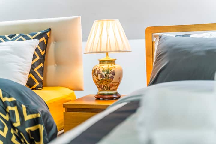 Exquisite 2bedroom Penthouse -Sleeps 7 Freeparking - Birmingham