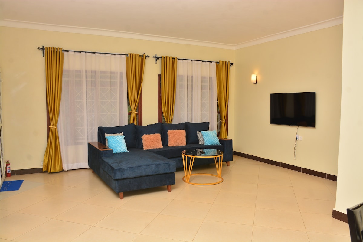 2 Bedroom Executive Apartment 10min to Airport - Flats for Rent in ...