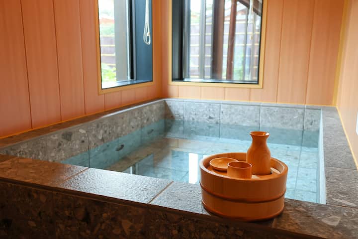 Toyama Bay / Free Parking / Traditional Building - Toyama