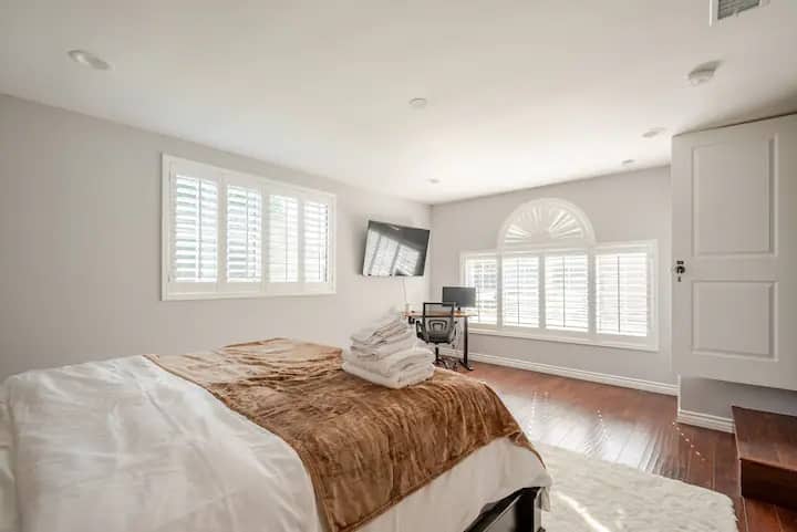 Quiet Comfort: Private Room With Ensuite Bath - Los Ángeles, CA