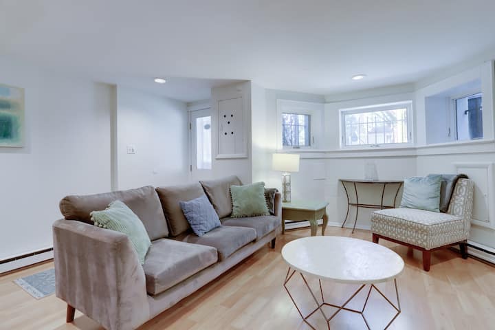 Capitol Hill English Basement Dogs Welcome Parks - Washington, DC