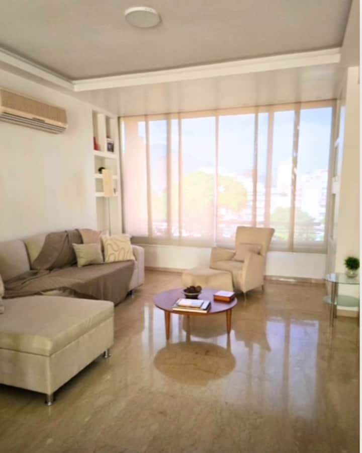 Apto En Campo Alegre Luminoso, Amplio Y Cómodo - Caracas