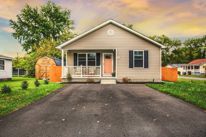 Retro Chic Home Near Beach W/ Fire Pit - Colonial Beach, VA