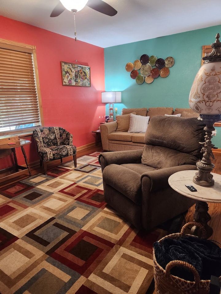 Lil' Blue House With Big Charm - Tuttle Creek State Park, Manhattan