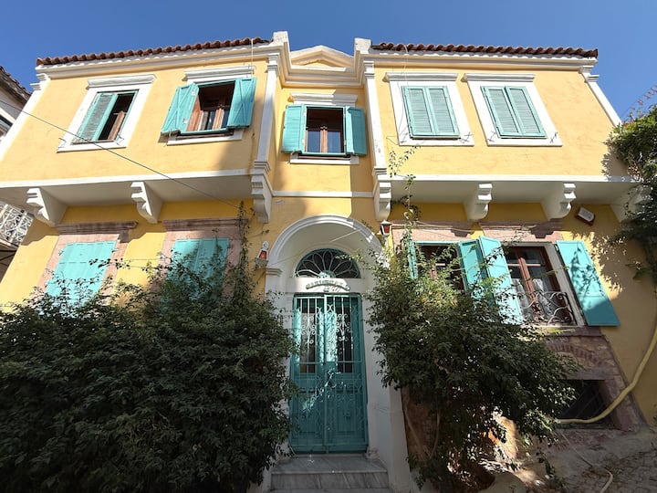 Historic 3-story House With Sea View Terrace - Ayvalık