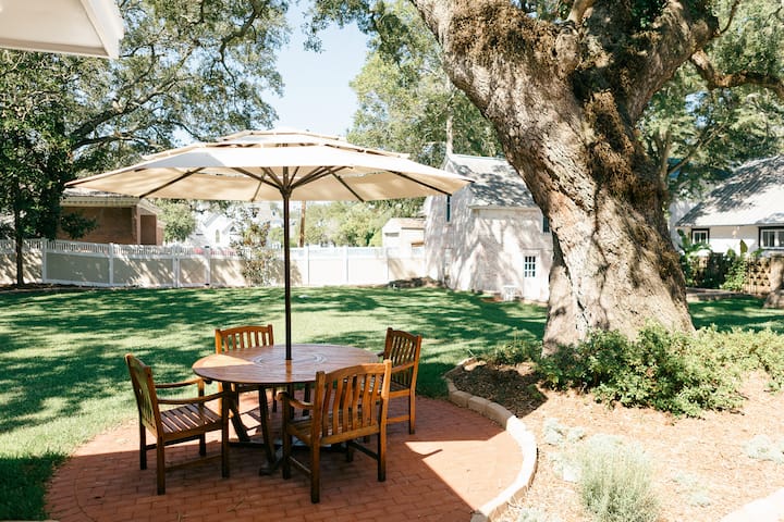 Carriage House Inn Bed & Breakfast Pinehurst Room - Bald Head Island, NC