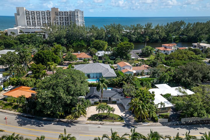 Walk To The Beach - 5 Bedrooms - Heated Pool - Fort Lauderdale, FL