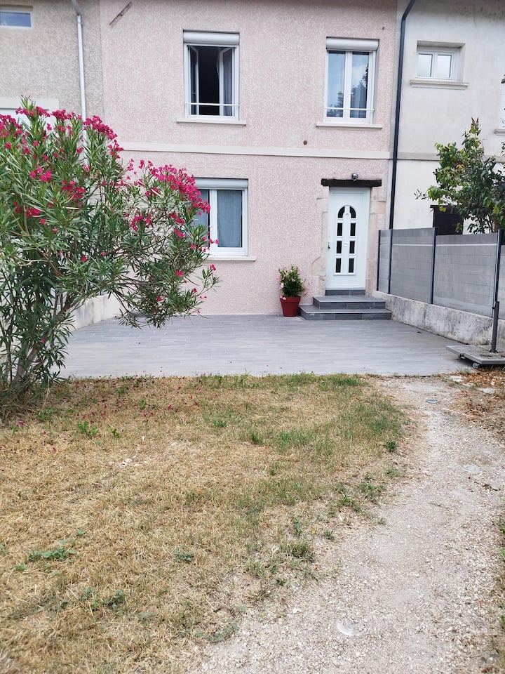 Charmante Maison Avec Jardin Pour4 Personnes - Salaise-sur-Sanne