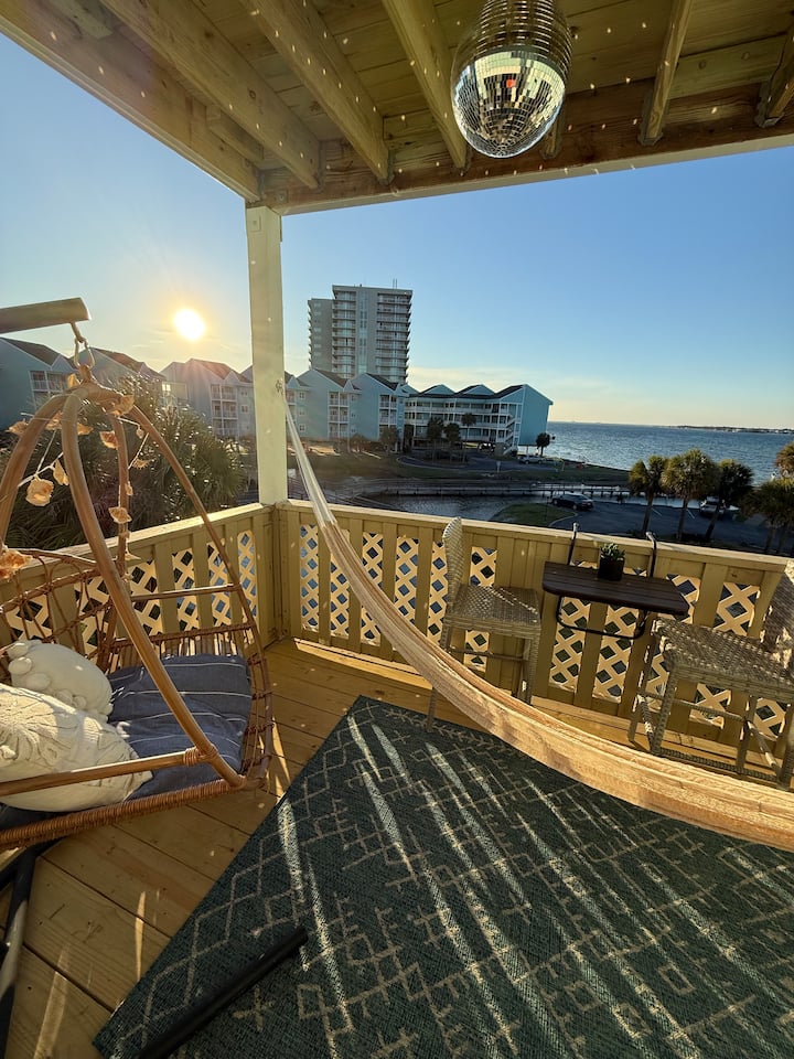 Sea-sun's Greetings • Pensacola Beach • 2br Condo - Pensacola Beach, FL