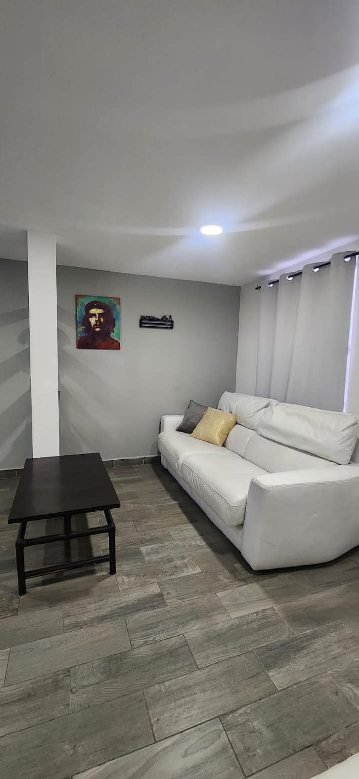 Depto. 1° Piso · Cerca De Fundidora Y Arena Mty - Monterrey