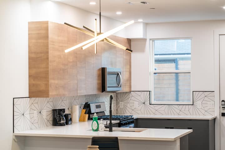 Orca! Central Location Slp 16, Bbq, Relax - Austin