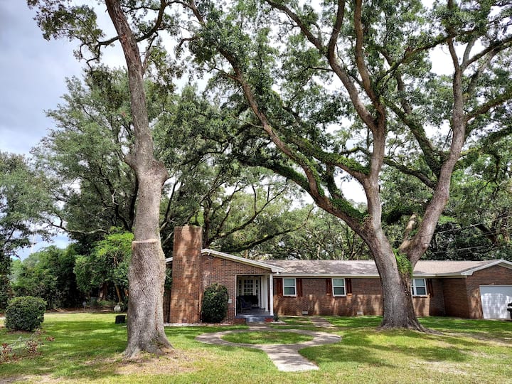 Beautiful Older Home - Spring Lake, Cantonment