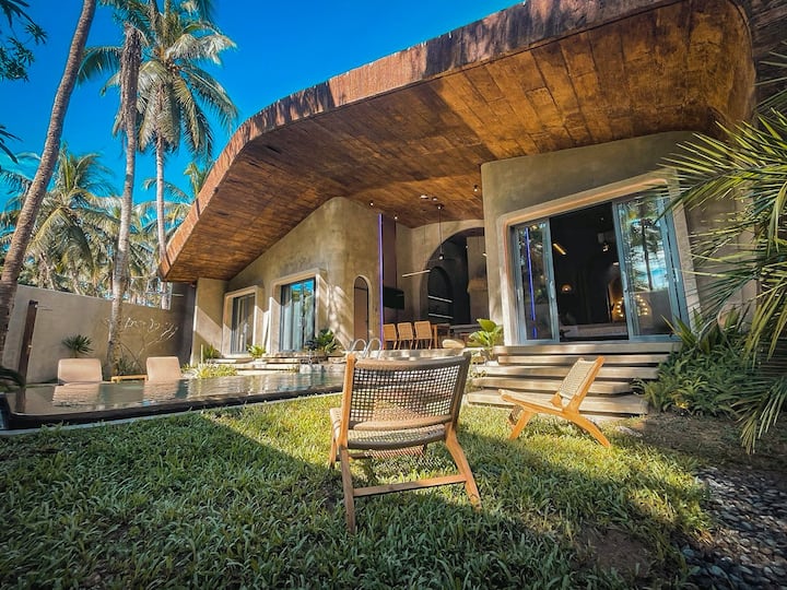 Glamorous Designer Pool Villa In Eco Village - エル・ニド