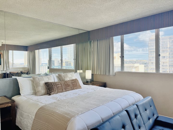 Heart Of Waikiki: Partial Ocean Corner View - O‘ahu, HI