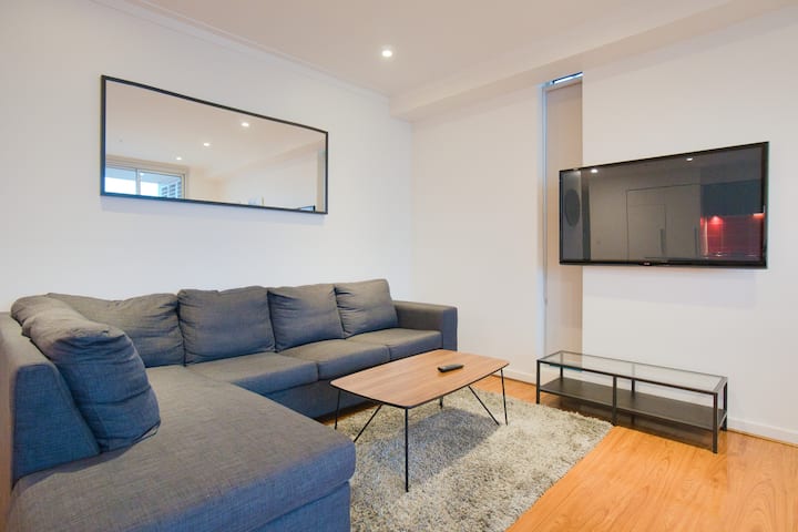 Luxury 2br Serviced Apartment 906 @ The Rowlands - Adelaide