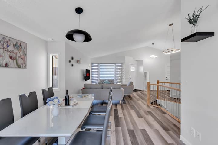 Ac | Bbq | 12guests | Movie Room | 1 Night Booking - Calgary