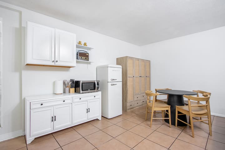 1br/1ba Haven -25% Off Monthly Stay - Los Angeles, CA
