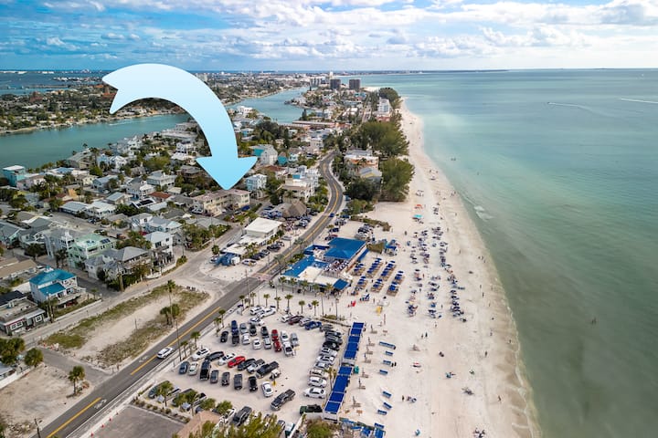 Beach Access, Live Music: Bobby's Beach Rental #4 - Treasure Island, FL