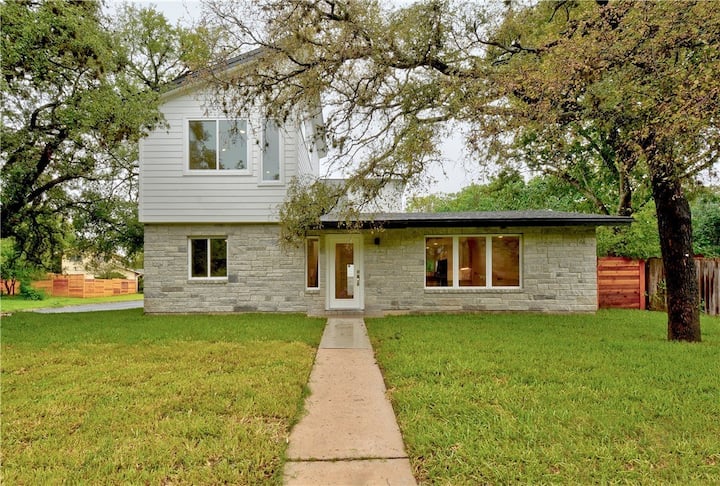 Modern Vintage/hot Tub/pool Table/vinyl Collection - Foothills Of Barton Creek, TX