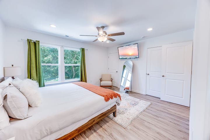 Contemporary 3br Condo: Quick Drive To Downtown - Piedmont, SC