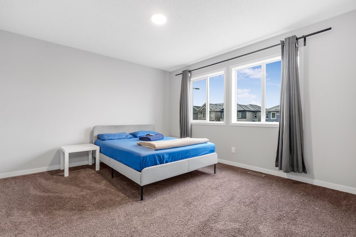 1. Master Bedroom : Spring - 愛德蒙頓