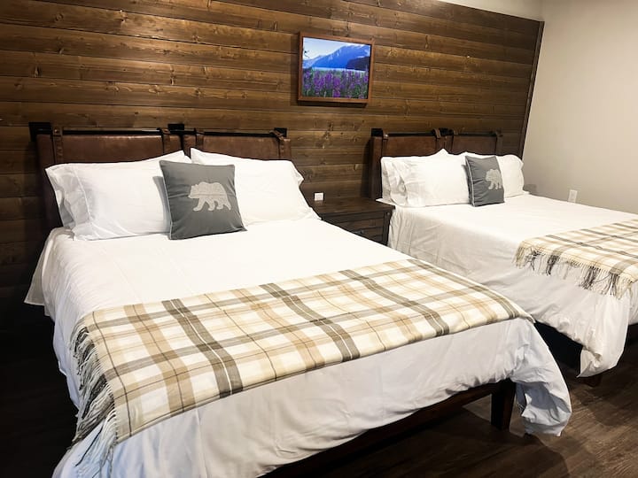 Deluxe Double Queen At Spruce Lodge - Seward, AK