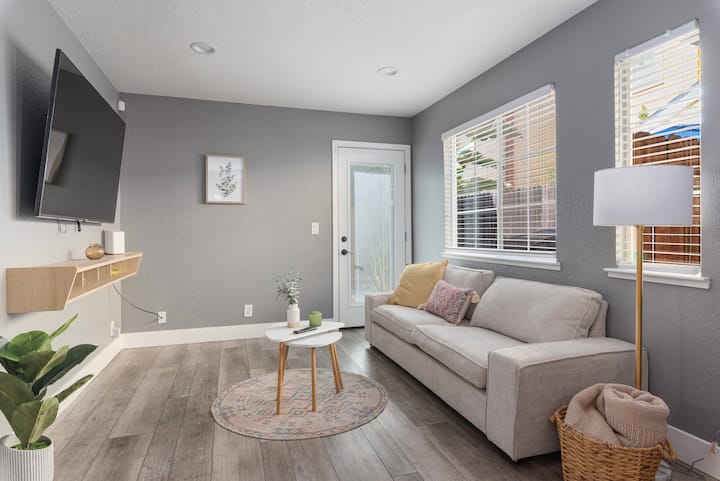 Lovely 3bd/2b Minutes To Downtown Sac! - Sacramento