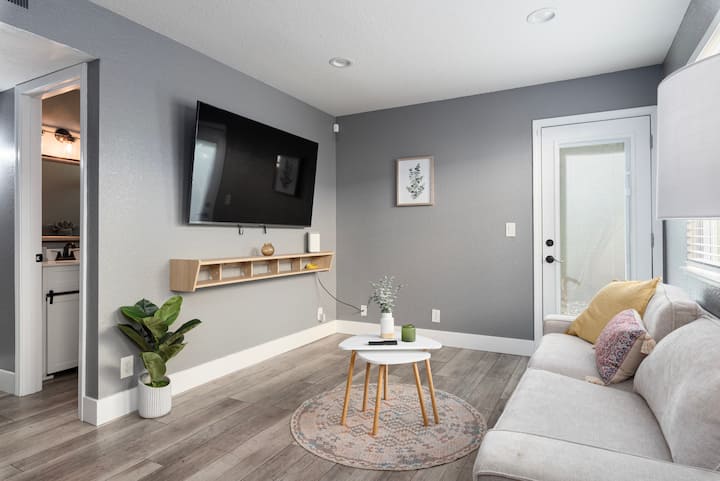 Lovely 3bd/2b Minutes To Downtown Sac! - Sacramento, CA