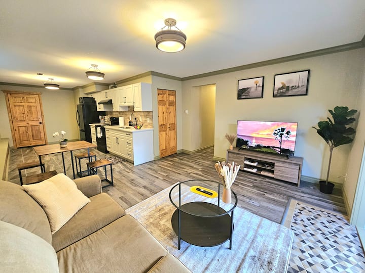 Surrey Central Getaway - Surrey