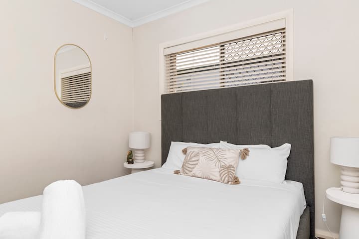 Two Bedroom Apartment Next To Wagga's Main St - Wagga Wagga