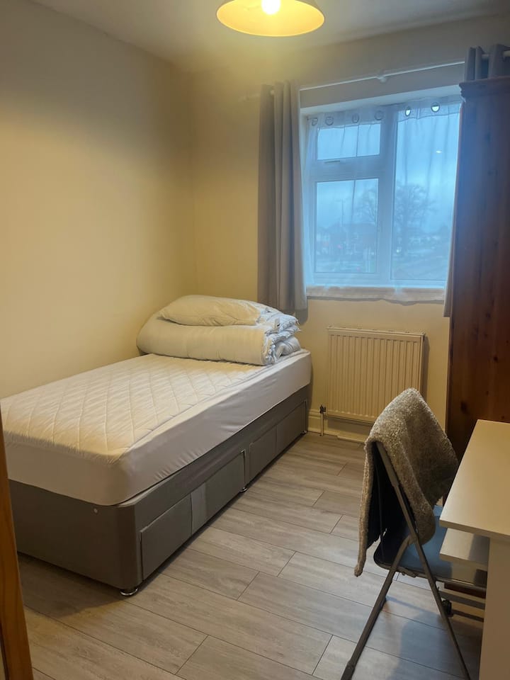 Cosy Room - Heart Of Bournemouth (House Share) - Bournemouth