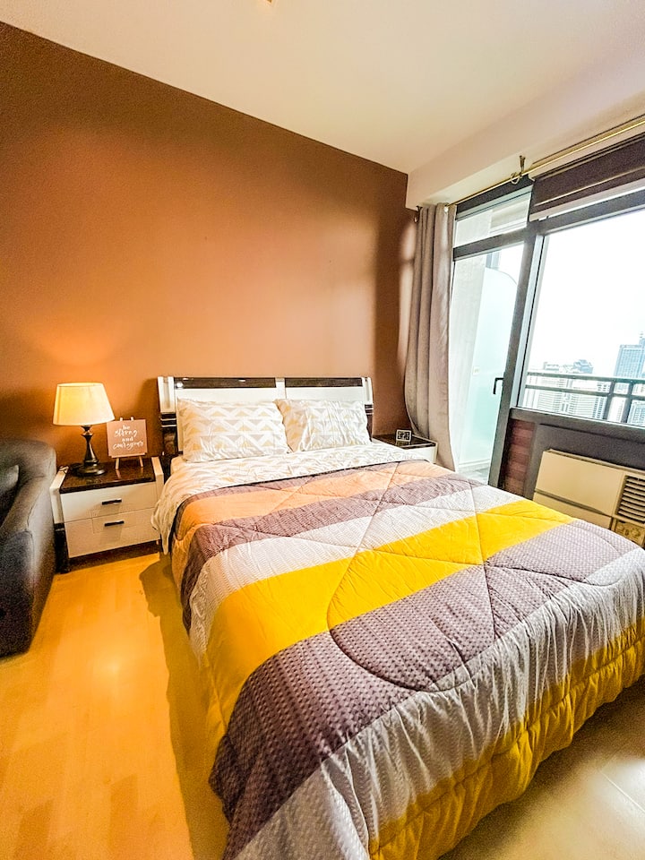 Great Sunset View - Wifi, Gym, Pool, Big Balcony - Makati